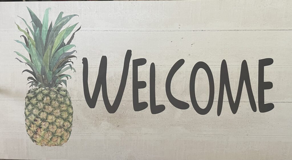 Welcome sign with pineapple - Polynesian Designs